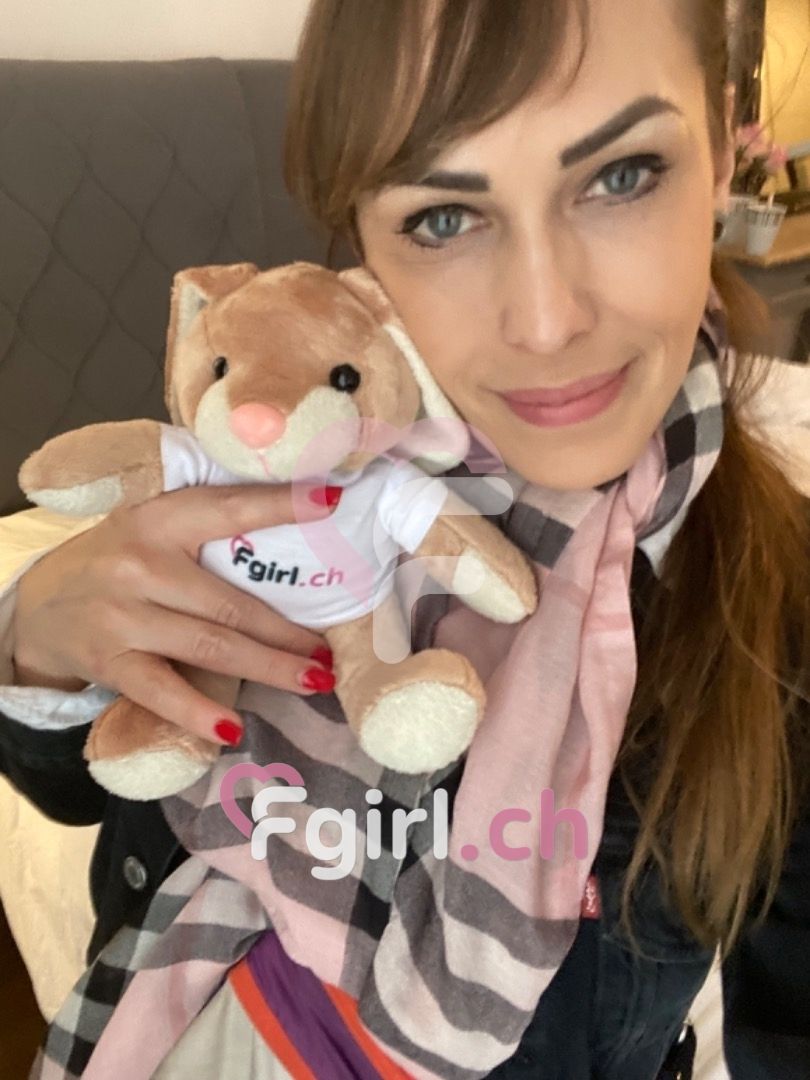 Marina Cruz - Call girl à Genève aime la sodomie profonde